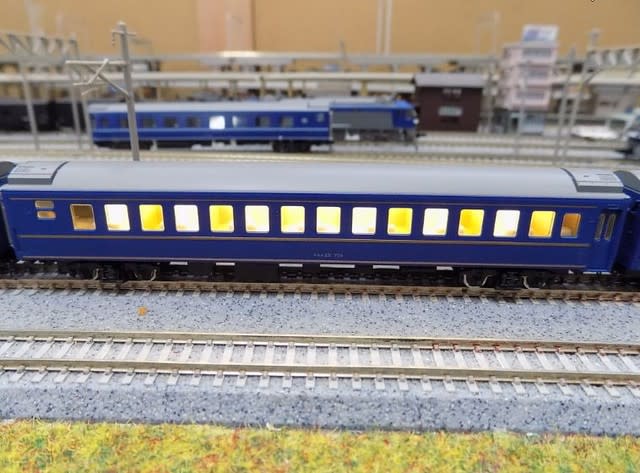 KATOとTOMIXの古い単品で組成した24系25形寝台特急 KATOとTOMIXの古い単品で組成した24系25形寝台特急