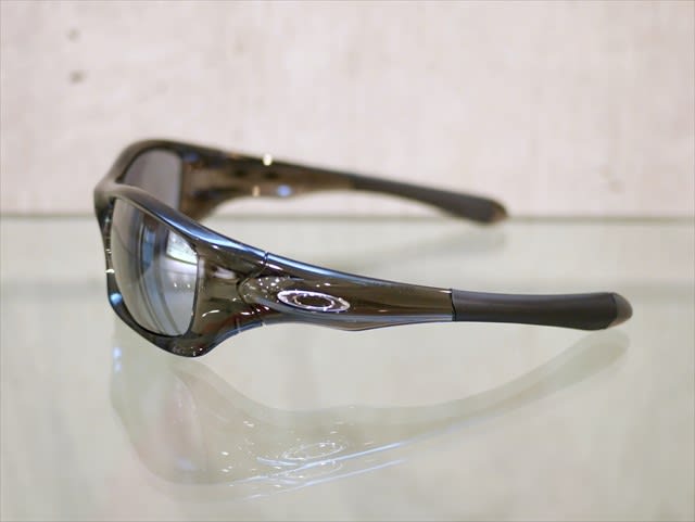 OAKLEY (オークリー) から惜しまれつつも生産中止となってしまっ OAKLEY (オークリー) から惜しまれつつも生産中止となってしまっ