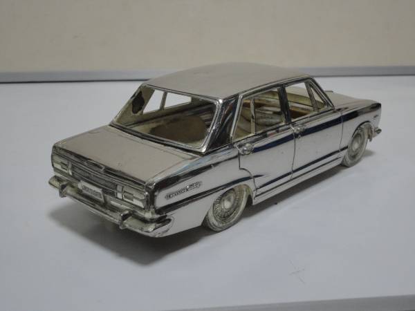 日産スカイライン通称箱スカのシガレットケース - 車の形をした 日産スカイライン通称箱スカのシガレットケース - 車の形をした