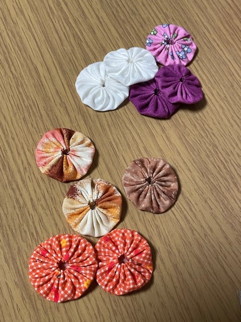ハギレでヨーヨーキルト(156〜160個) - ひろりの ハギレでヨーヨーキルト(156〜160個) - ひろりの
