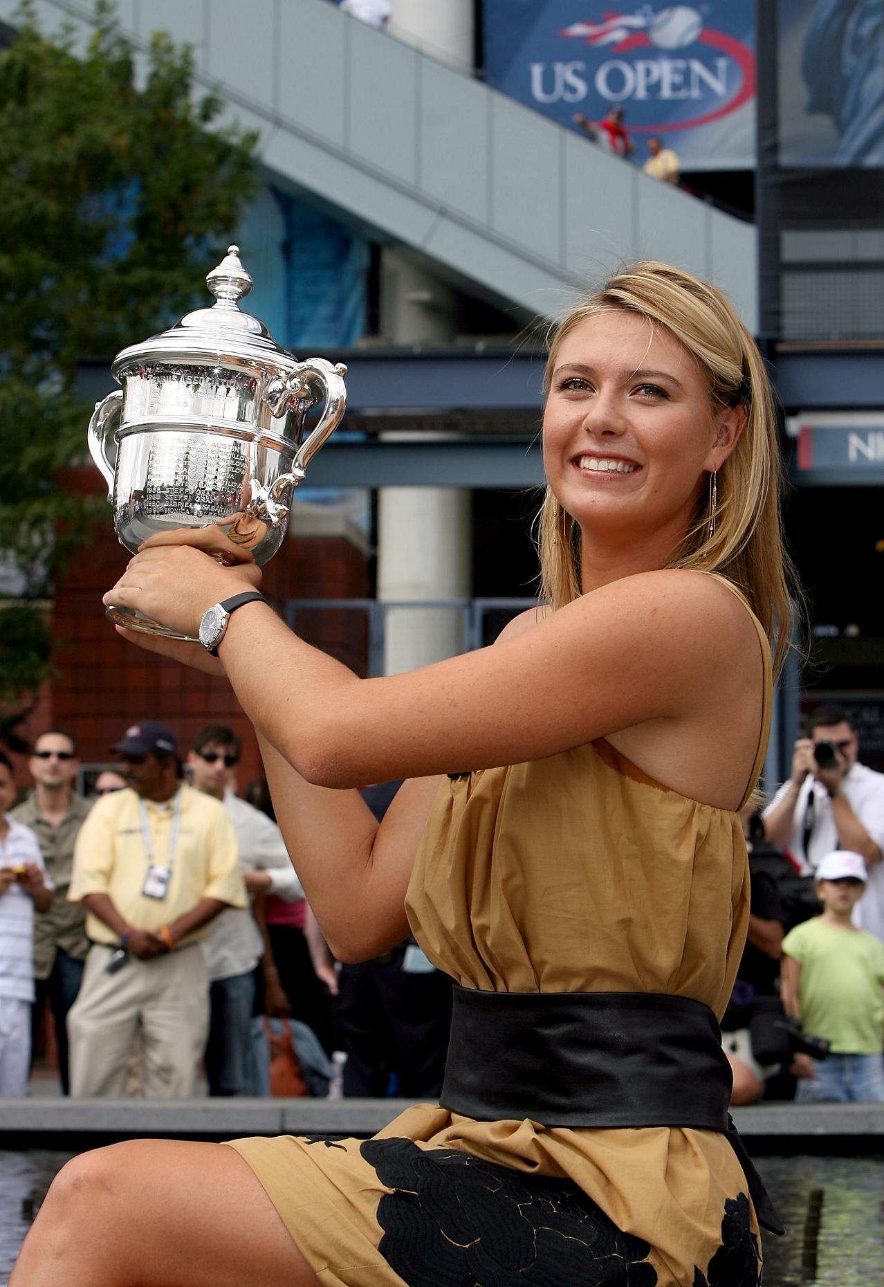 Maria Sharapova 2006 Us Open Trophy Photoshoot 10 Sep 2006 2 Favorite Celebrity Pictures