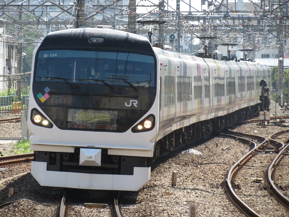 立川駅進入中59M 松本車両センターE257系M－104編成＋M－204編成「あずさ9号」 - 中央鉄道日報