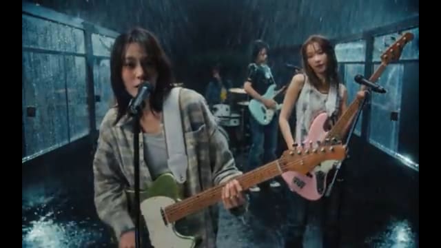 QWER「Dear」MV - オッサンの喫煙所(現在非喫煙者)